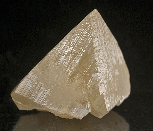 Powellite (fluorescent) | Jalgaon District, Maharashtra, India