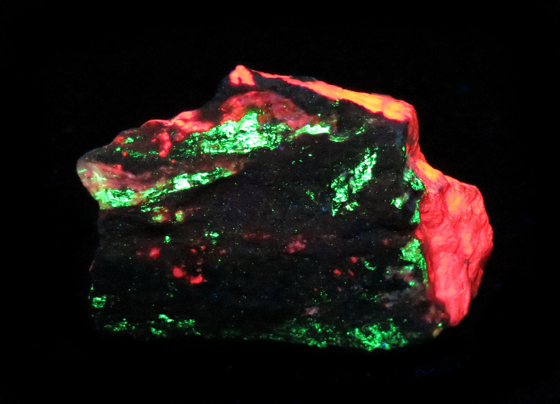 Pyrochroite, Zincite, Willemite & Calcite (Ted Bartels Coll ...