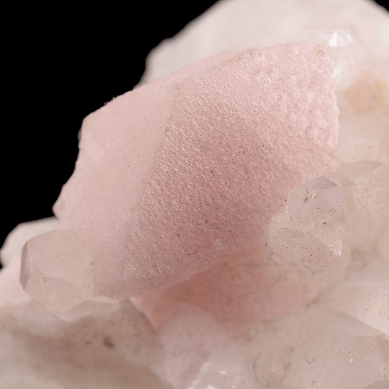 Calcite (Manganese-bearing) on Quartz | Pachapaqui Mining District ...