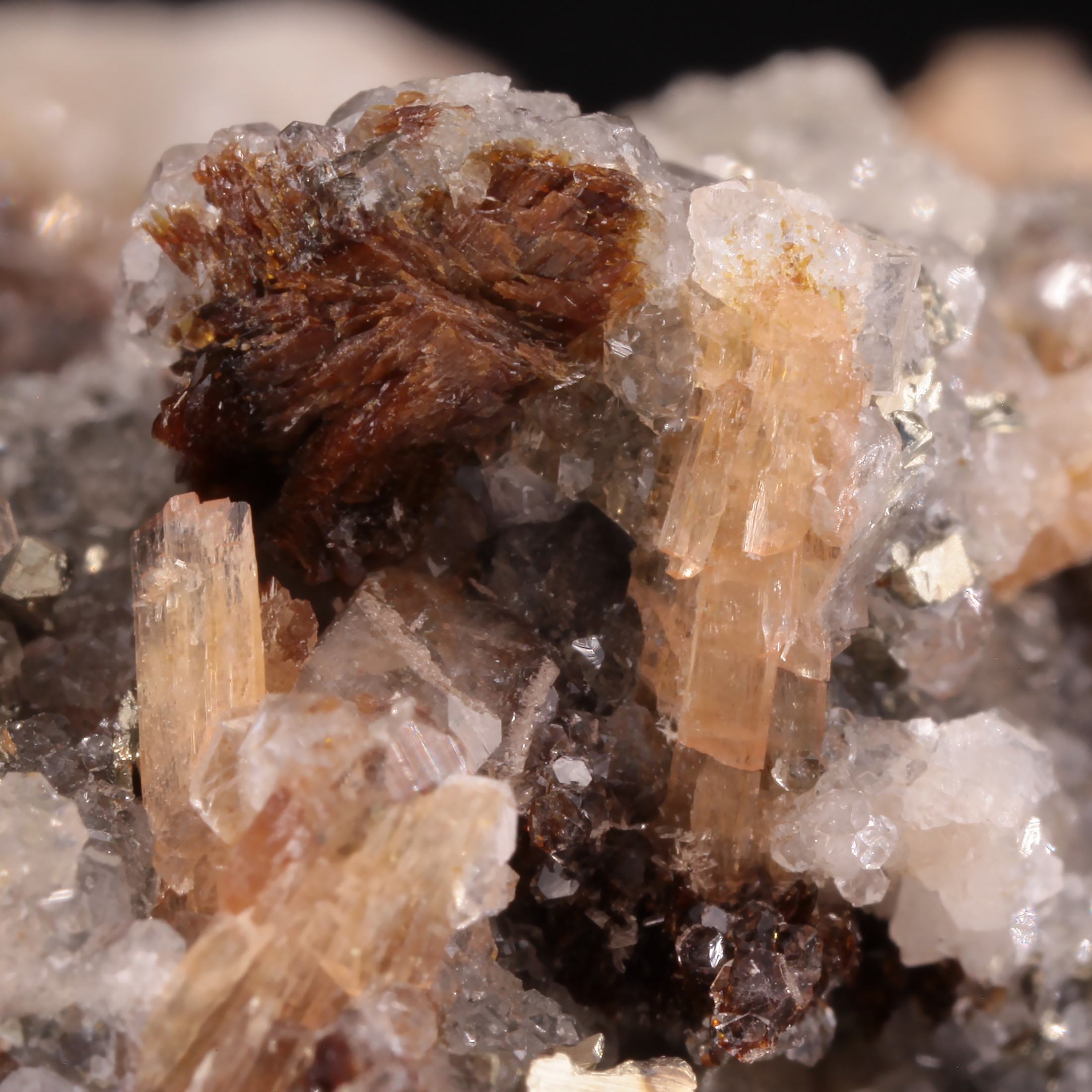 Hubeite (rare) with Inesite on Quartz | Fengjiashan Mine (Daye Copper ...