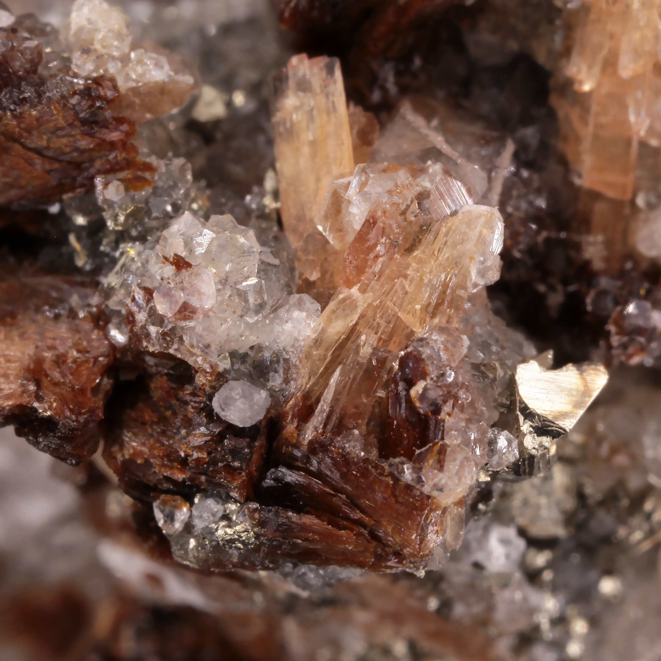 Hubeite (rare) with Inesite on Quartz | Fengjiashan Mine (Daye Copper ...