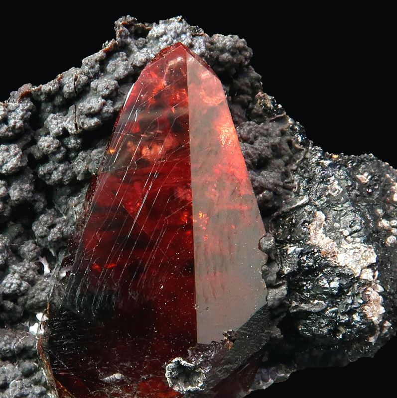 Rhodochrosite on Goethite | Uchucchacua Mine, Oyón Dist., Oyón Prov ...