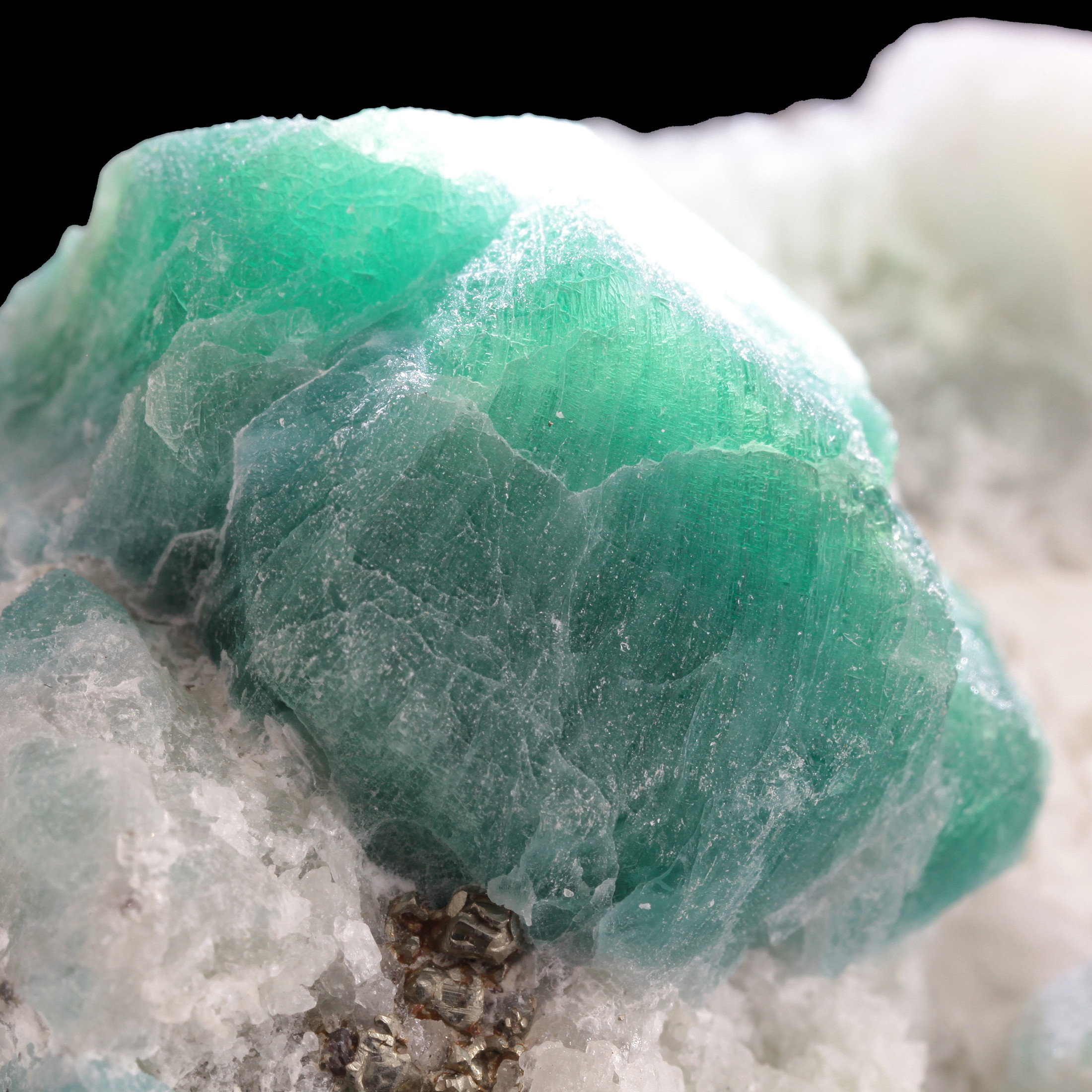 Haüyne (rare green hue) (highly fluorescent) | Sar-e-Sang River, Sar-e ...